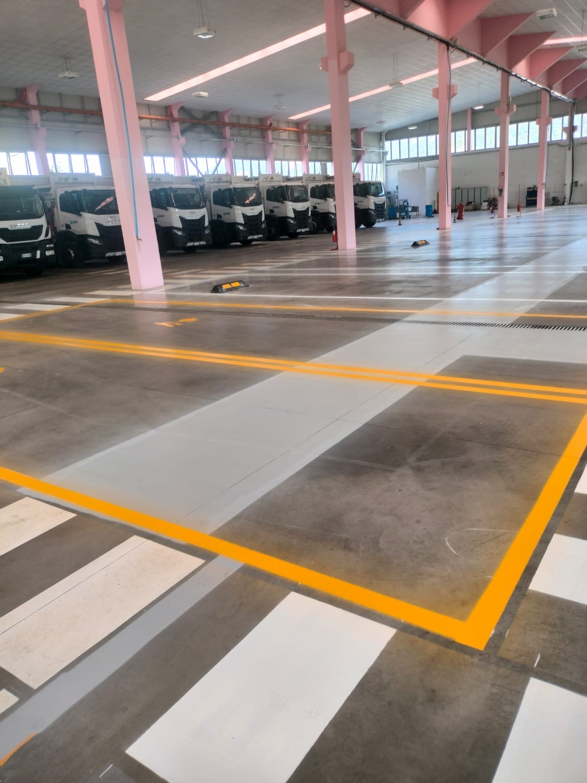 Segnaletica pavimenti industriali | Futura Segnaletica